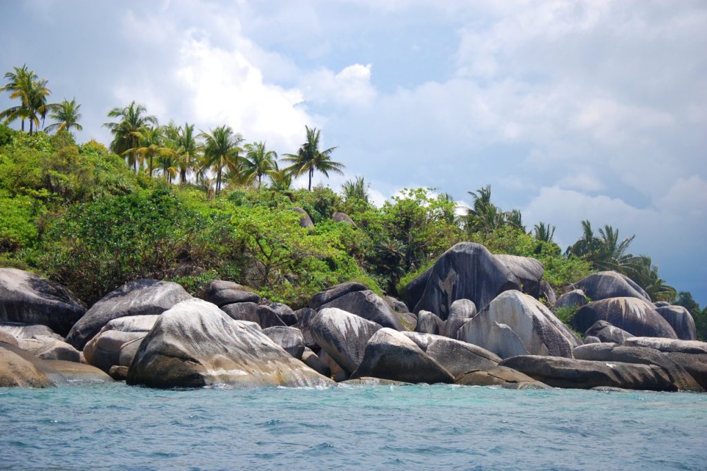 Selain Formasi Bebatuan Dramatis, Ini Pesona Lain Natuna - Where Your ...