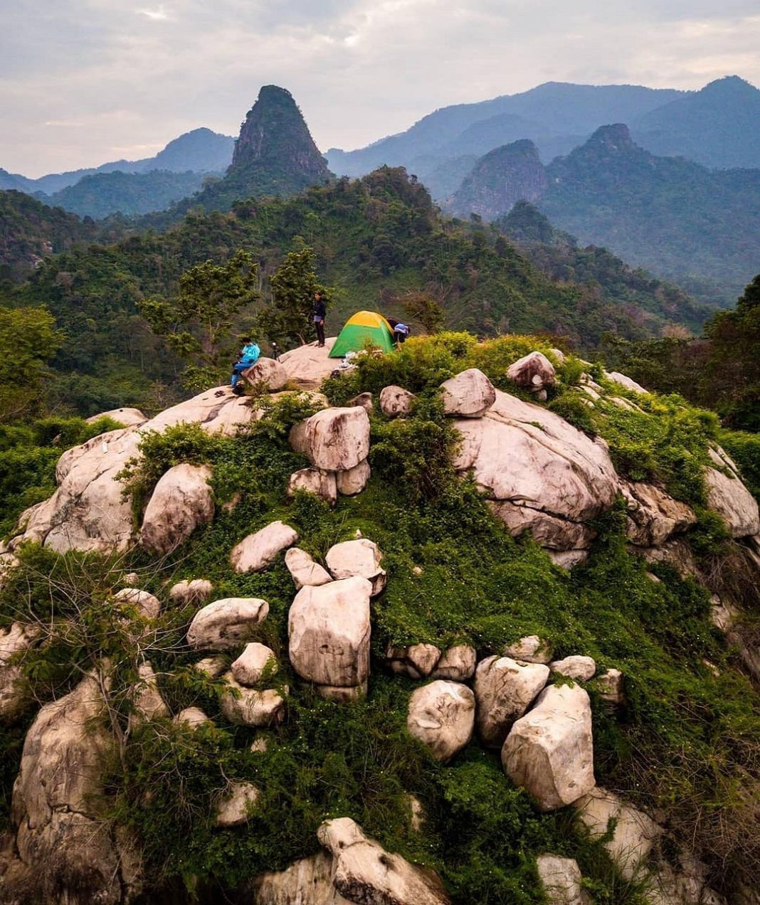 Cocok untuk Pemula, Gunung Kanaga Dapat Didaki dalam Waktu Sejam ...