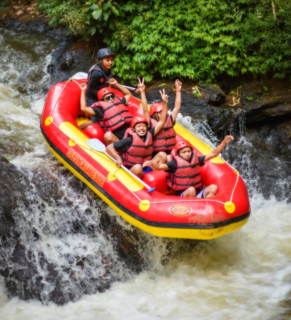 Mengarungi Jeram Sungai Citarik, Berani Coba? - Where Your Journey Begins