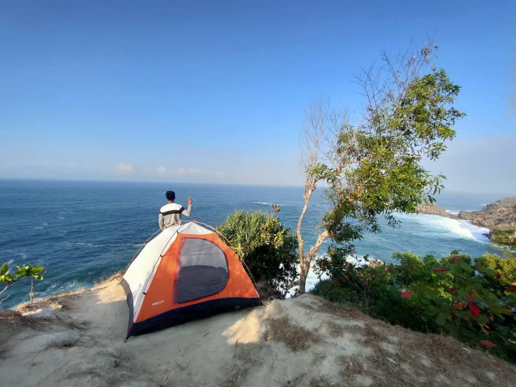 Berkemah di Pantai Soge, Pantai Cantik di Jalur Lintas Selatan Pacitan ...