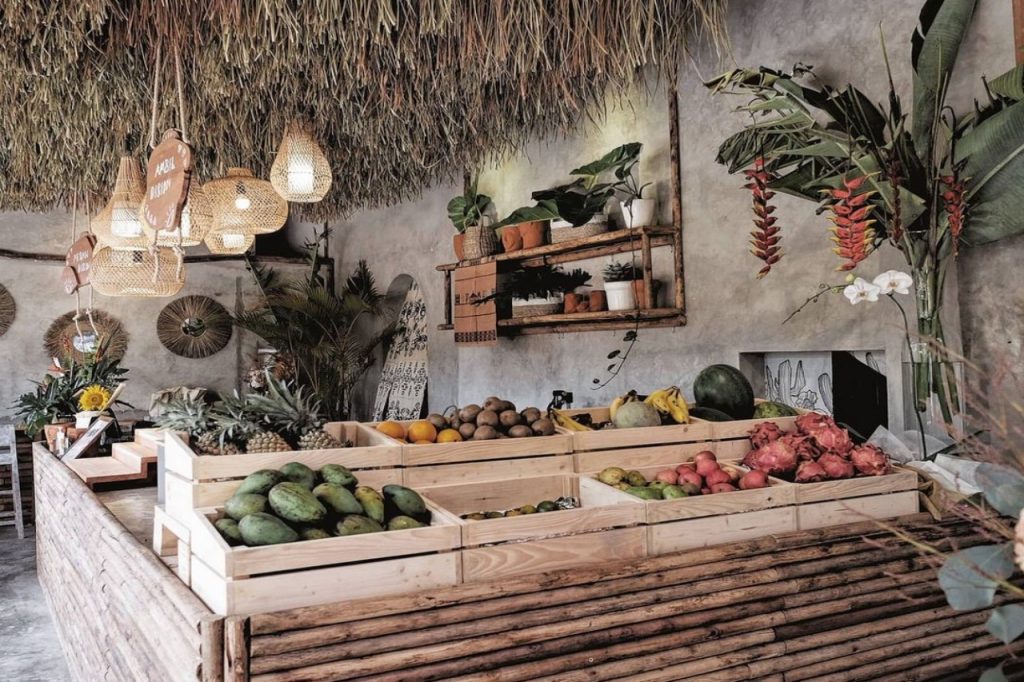 Trouit Cafe, Kafe ala Beach Club Bali di Bandung - Where Your Journey ...