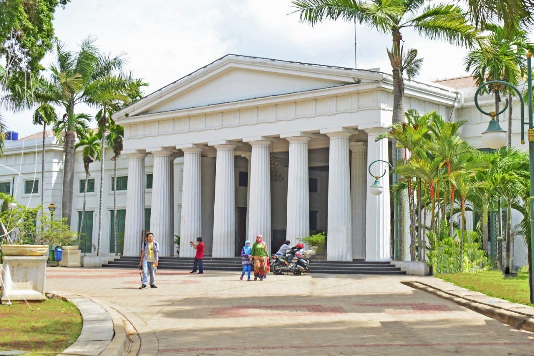 Menikmati Karya Seni di Museum Seni Rupa dan Keramik, Jakarta - Where ...