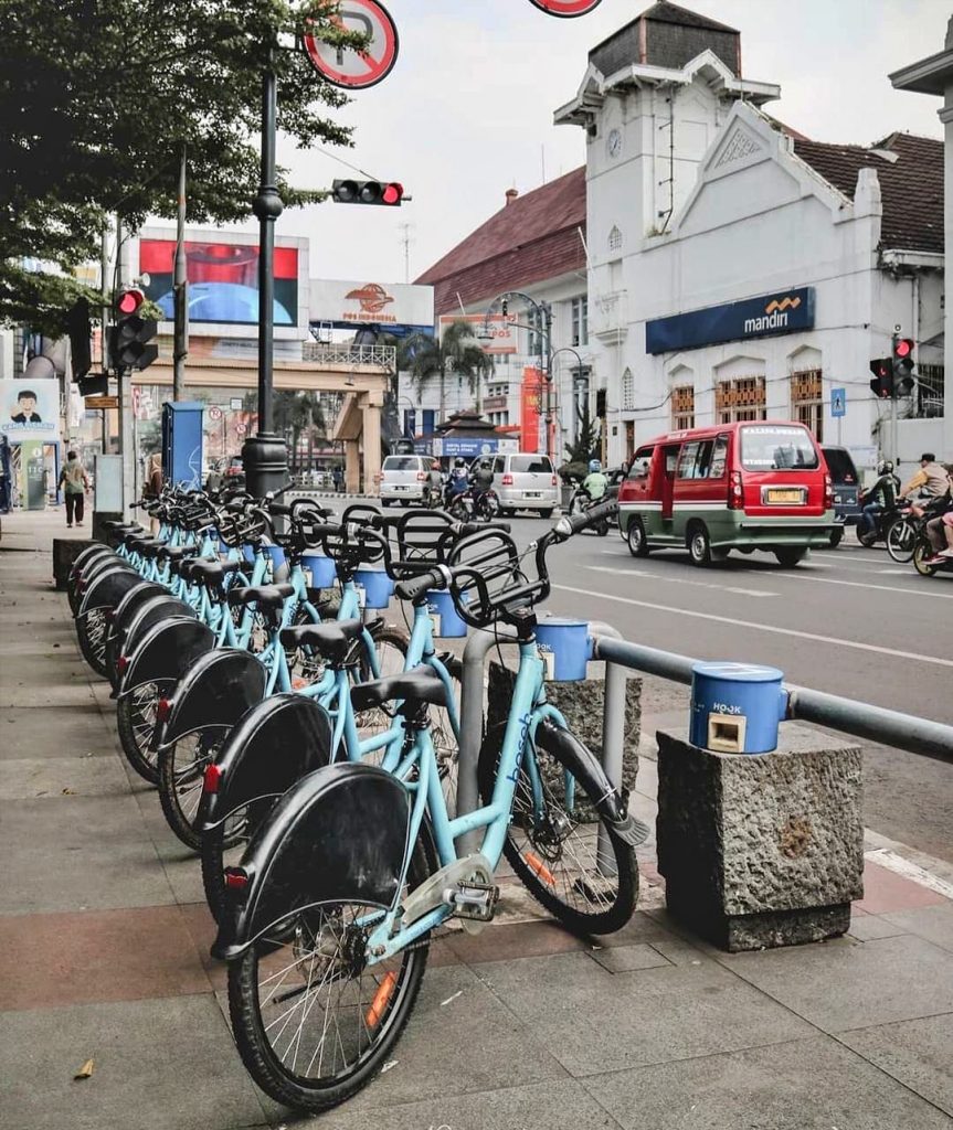 Rute Sepeda Favorit di Bandung, Susuri Landmark Populer - Where Your ...