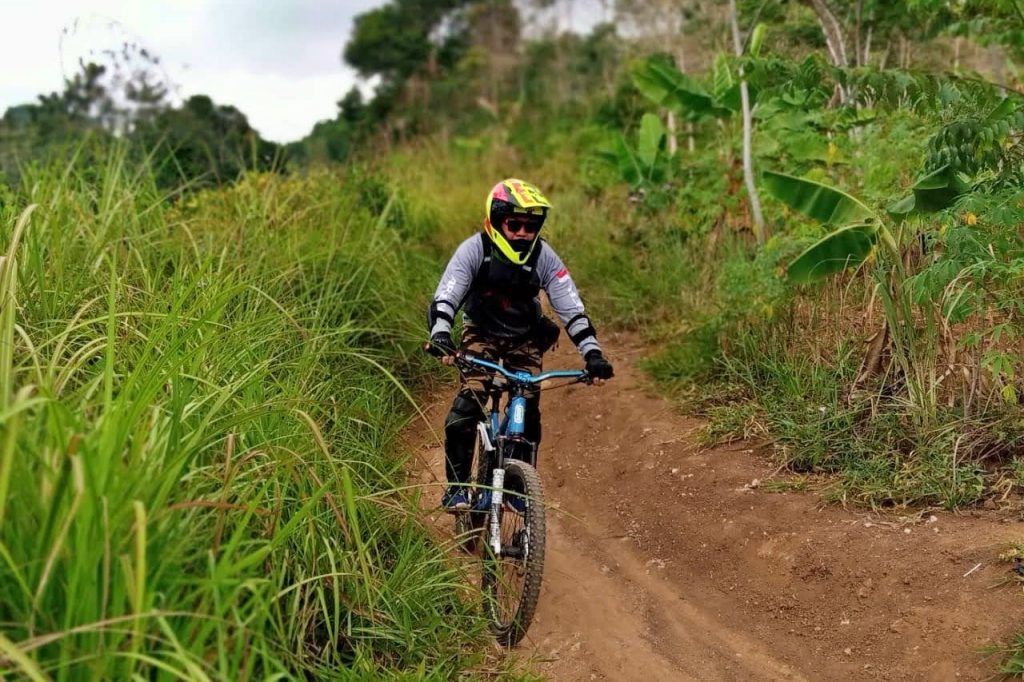 Menjajal Gowes ke Bukit Aquila, Sekalian Mampir Taman Bunga Nusantara ...
