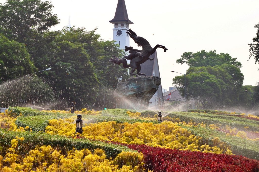 Taman Suropati, Suasana Asrinya Bikin Betah Berolahraga - Where Your ...