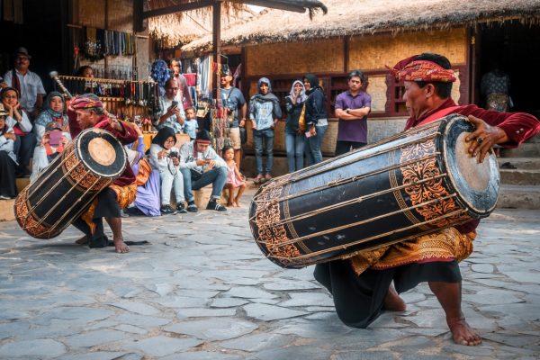 Mengenal Gendang Beleq, Kesenian Asli Suku Sasak - Where Your Journey ...