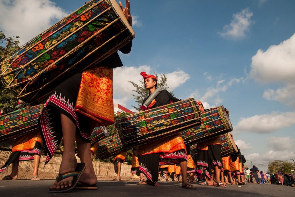 Mengenal Gendang Beleq, Kesenian Asli Suku Sasak - Where Your Journey ...