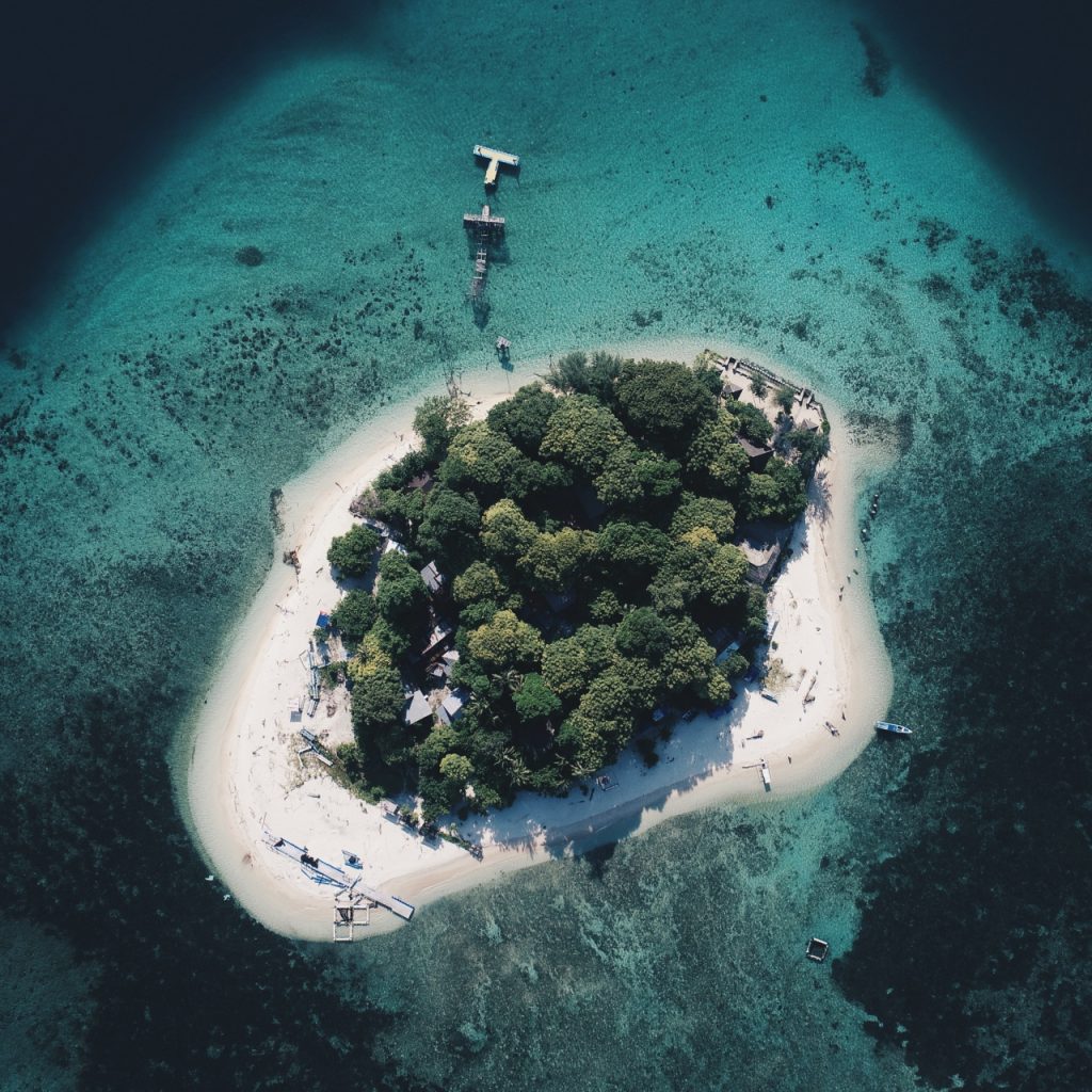 Menyelami Alam Bawah Laut Samalona, Pulau Mungil di Selat Makassar ...