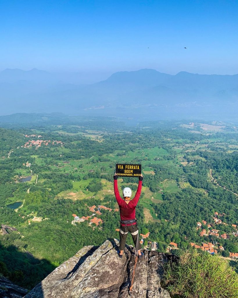 Serunya Jalur Pendakian Via Ferrata di Gunung Parang, Cocok untuk ...