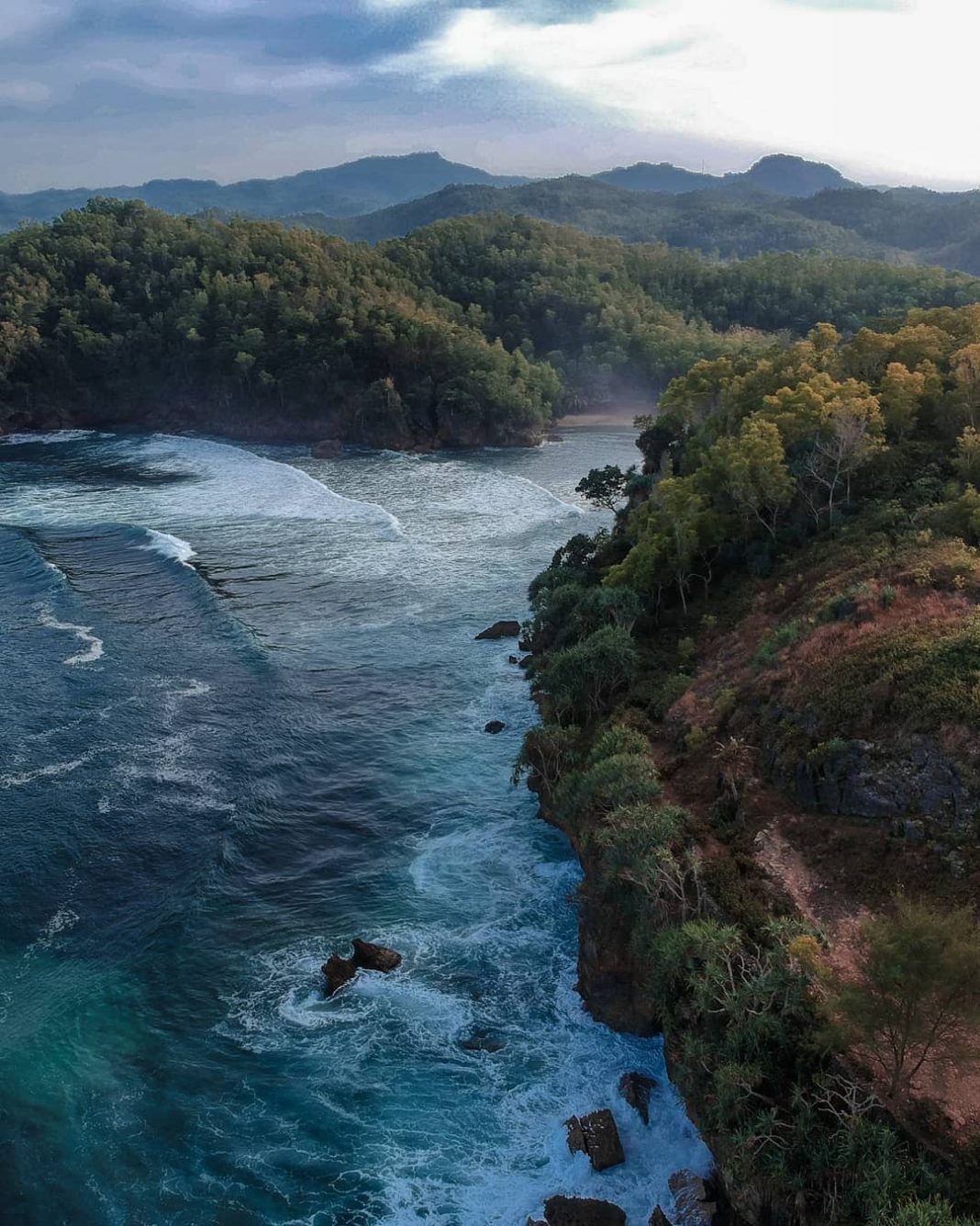 Pesona Pantai Siwil, Pantai Tersembunyi di Pacitan - Where Your Journey ...
