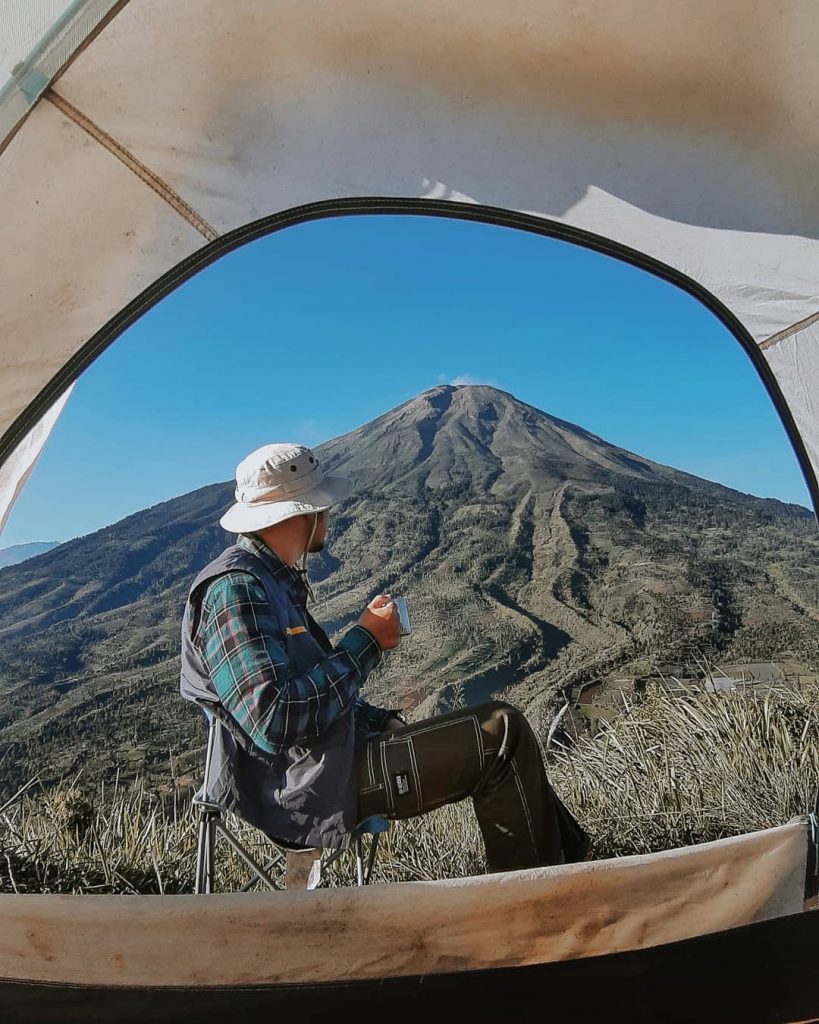 Menikmati Indahnya Sunrise dari Puncak Bukit Sikendil - Where Your ...