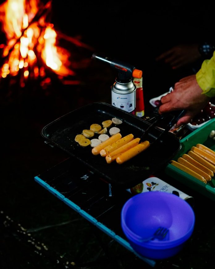 Giri Pangrango, Camping dengan View Gunung Pangrango - Where Your ...