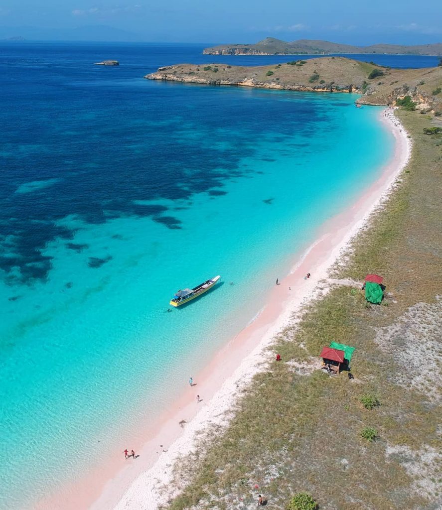 Cantiknya Pantai Pink Lambu di Bima, Pemandangannya Bikin Takjub ...