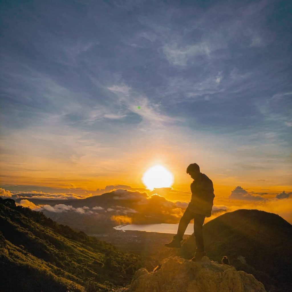 Pengin Naik Gunung Tanpa Camping? Coba Mendaki Gunung Ambang! - Where ...