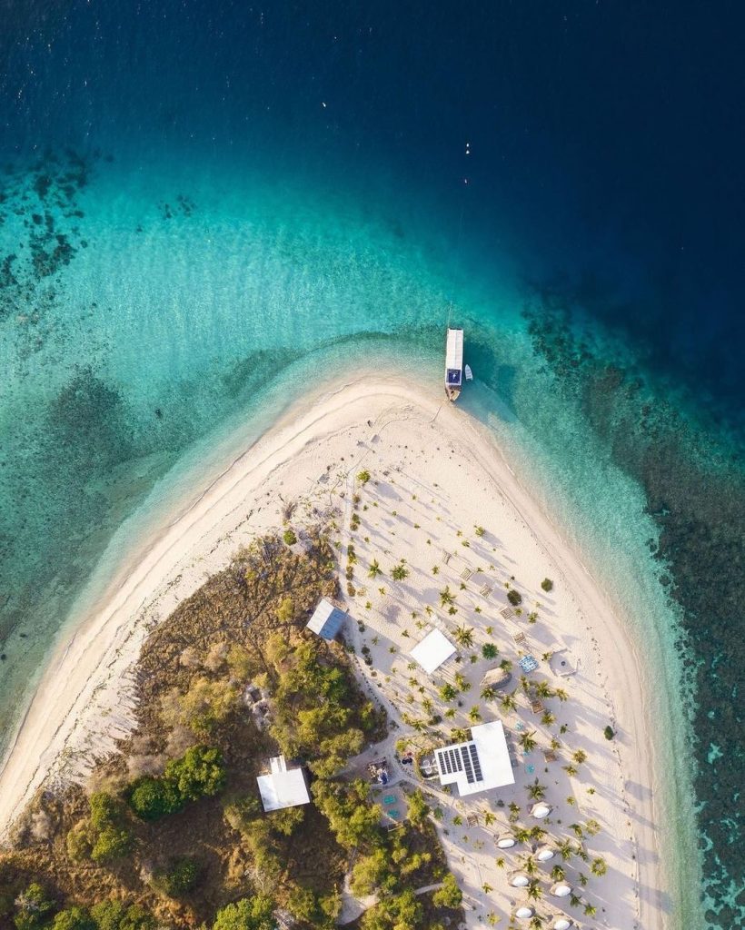 Menikmati Sepotong Surga di Pulau Sabolon - Where Your Journey Begins