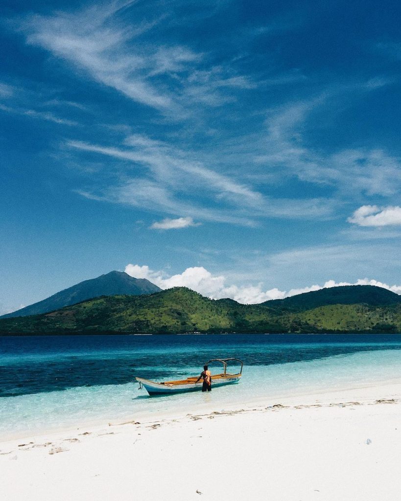 Menyepi di Pulau Meko, Surga Kecil di Timur Adonara - Where Your ...