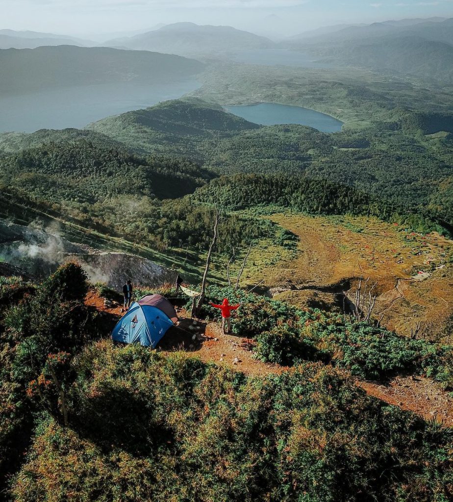 Menyaksikan Indahnya Danau Vulkanik dari Puncak Gunung Talang - Where ...