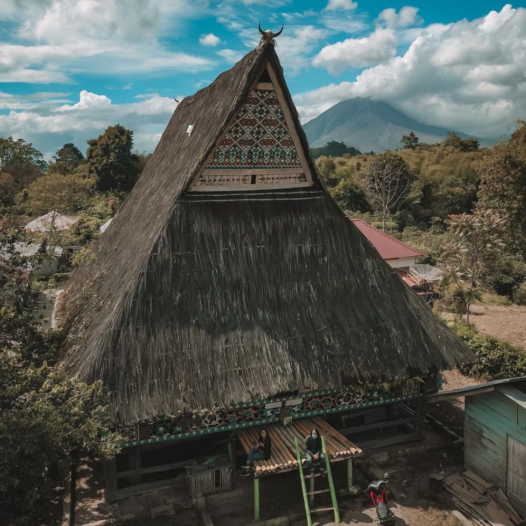 Mengenal Rumat Adat Siwaluh Jabu di Desa Budaya Lingga