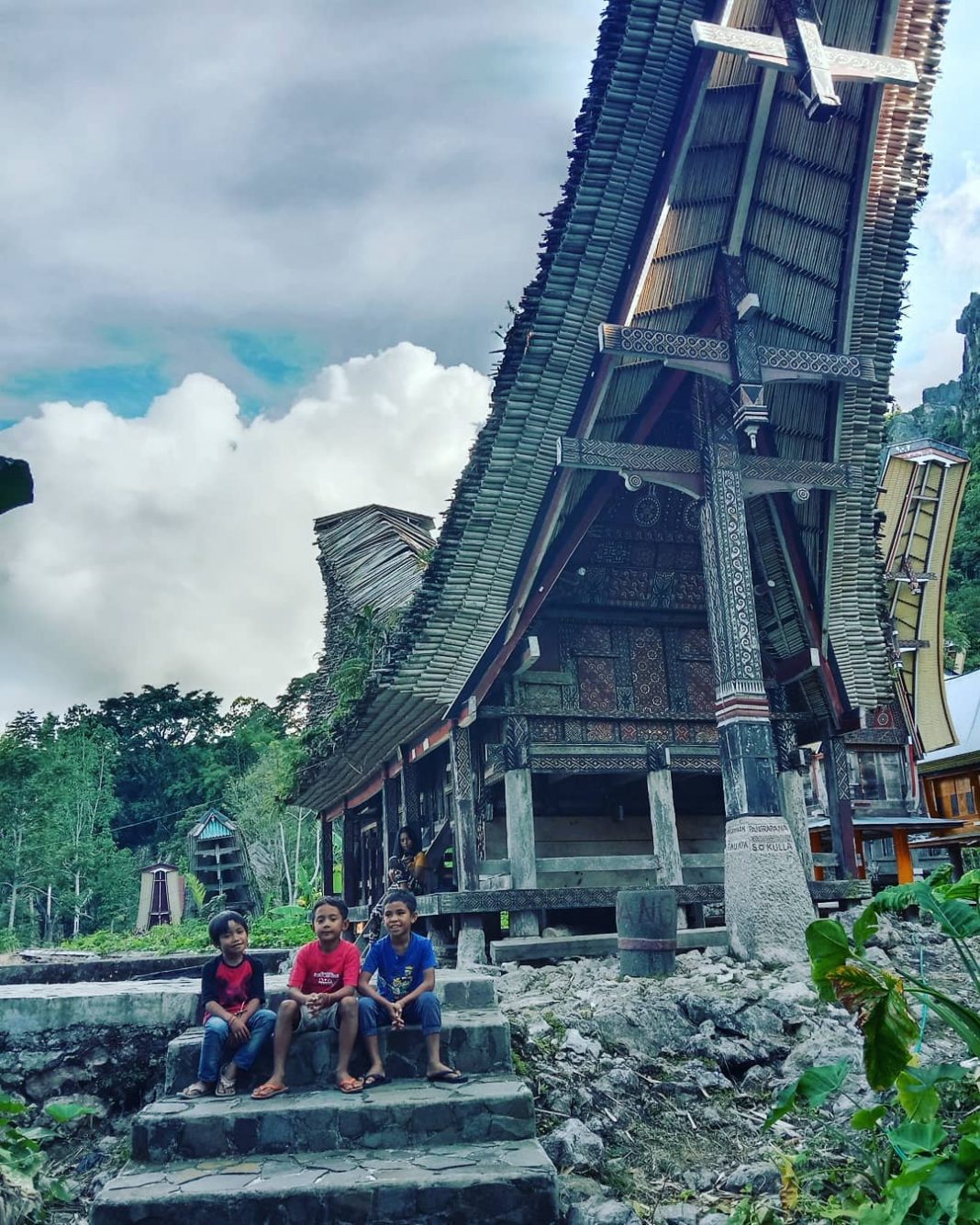 Sillanan, Kampung Adat Toraja di Lereng Gunung Batu