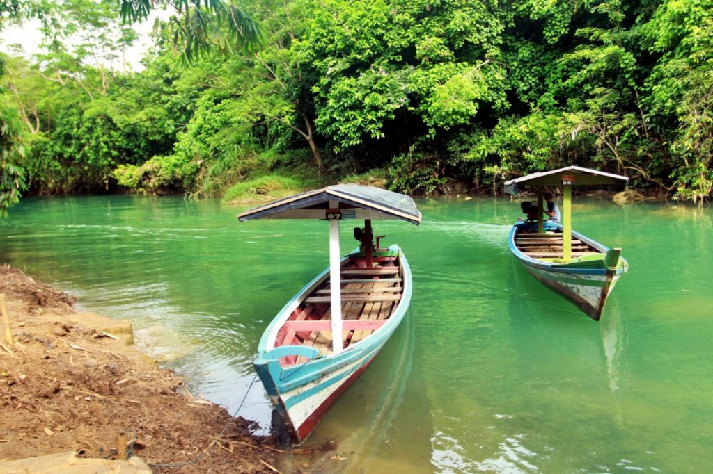 Pesona Curug Cikaso, Air Terjun Cantik di Sukabumi