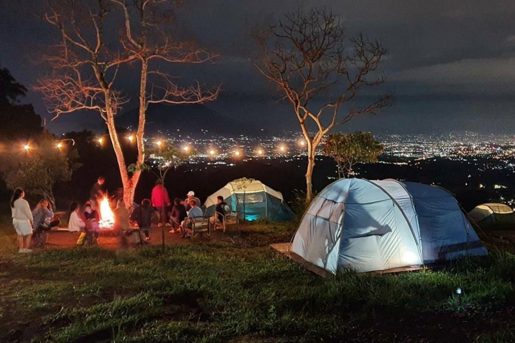 Filemon Camp, Spot Camping untuk Berburu Sunset di Bogor