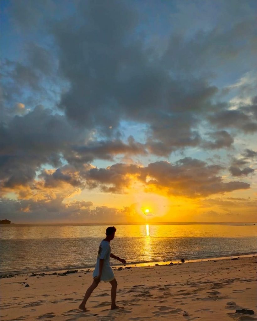 Pantai Maluk, Pantai Eksotis nan Tersembunyi di Sumbawa Barat - Where ...