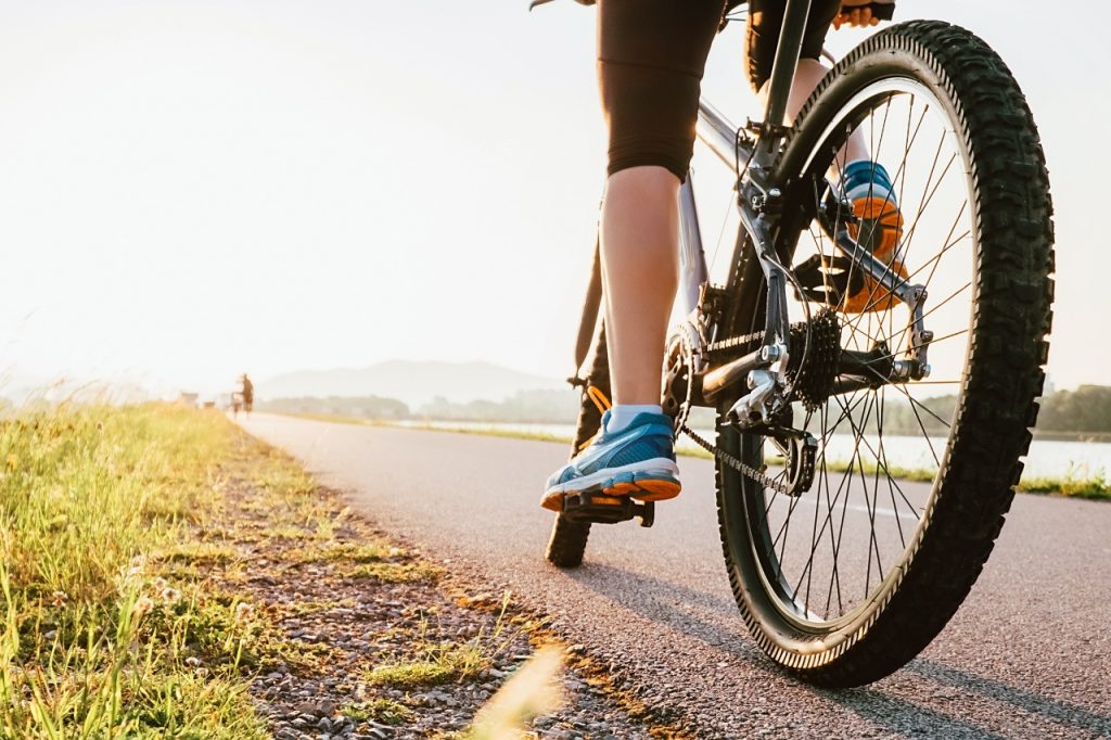 Mudah Lelah? Simak Cara Mengayuh Pedal Sepeda yang Benar - Where Your ...