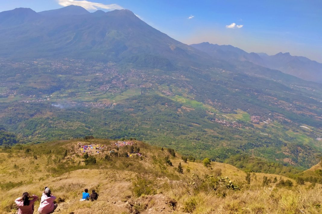 Menyusuri Candi-candi Peninggalan Majapahit di Jalur Pendakian ...
