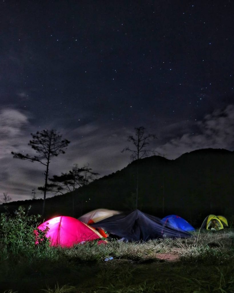 Menggapai Puncak Manglayang via Baru Beureum, Cocok untuk Pendakian Sehari