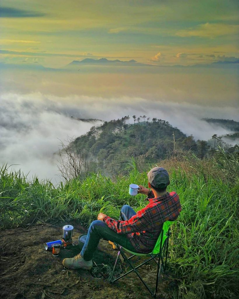Menggapai Puncak Manglayang via Baru Beureum, Cocok untuk Pendakian Sehari