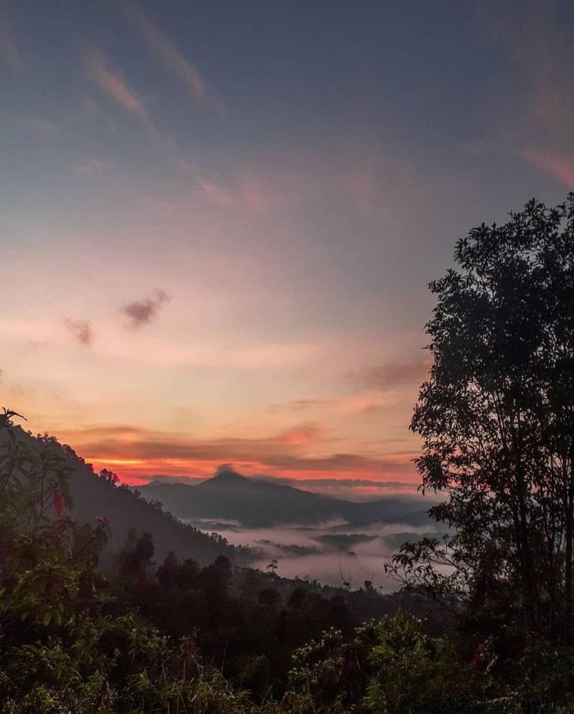 Memacu Adrenalin di Gunung Kerenceng, Jalur Pendakian Favorit di ...