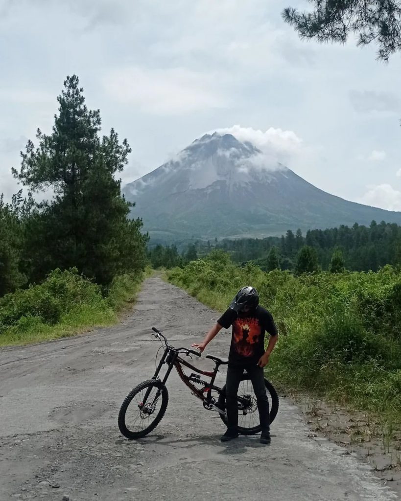 Nikmati Sensasi Serunya Bersepeda Downhill di Jurang Jero Bike Park