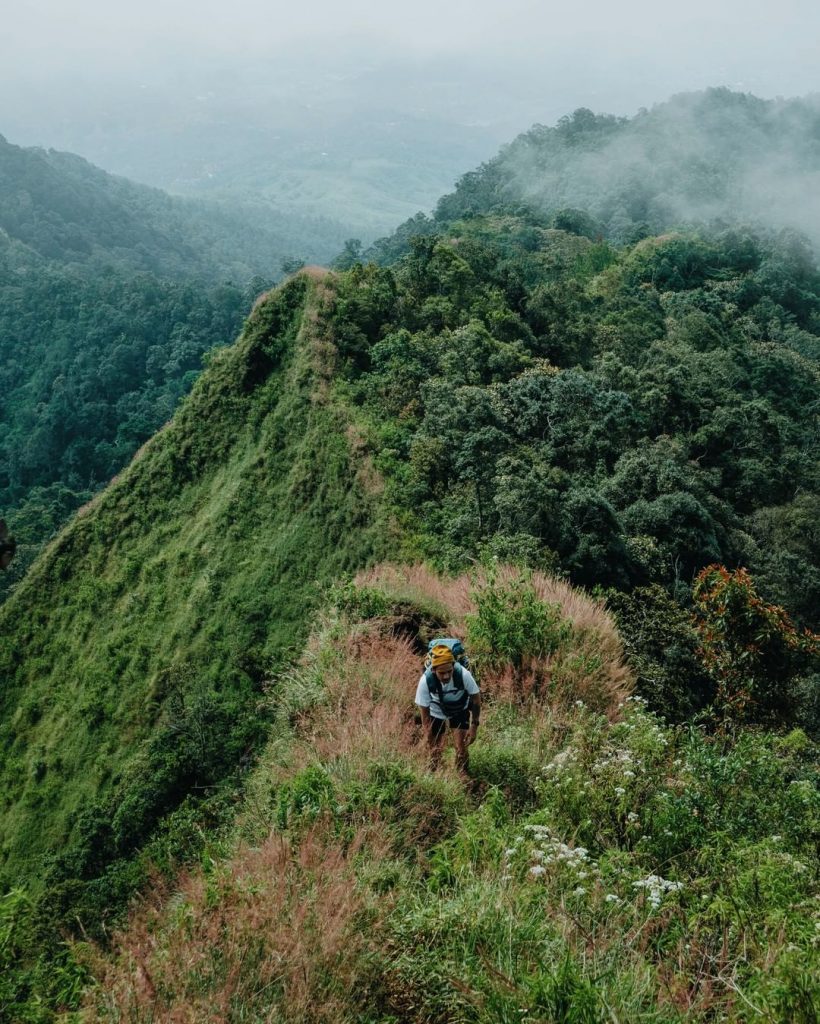 Memacu Adrenalin di Gunung Kerenceng, Jalur Pendakian Favorit di ...