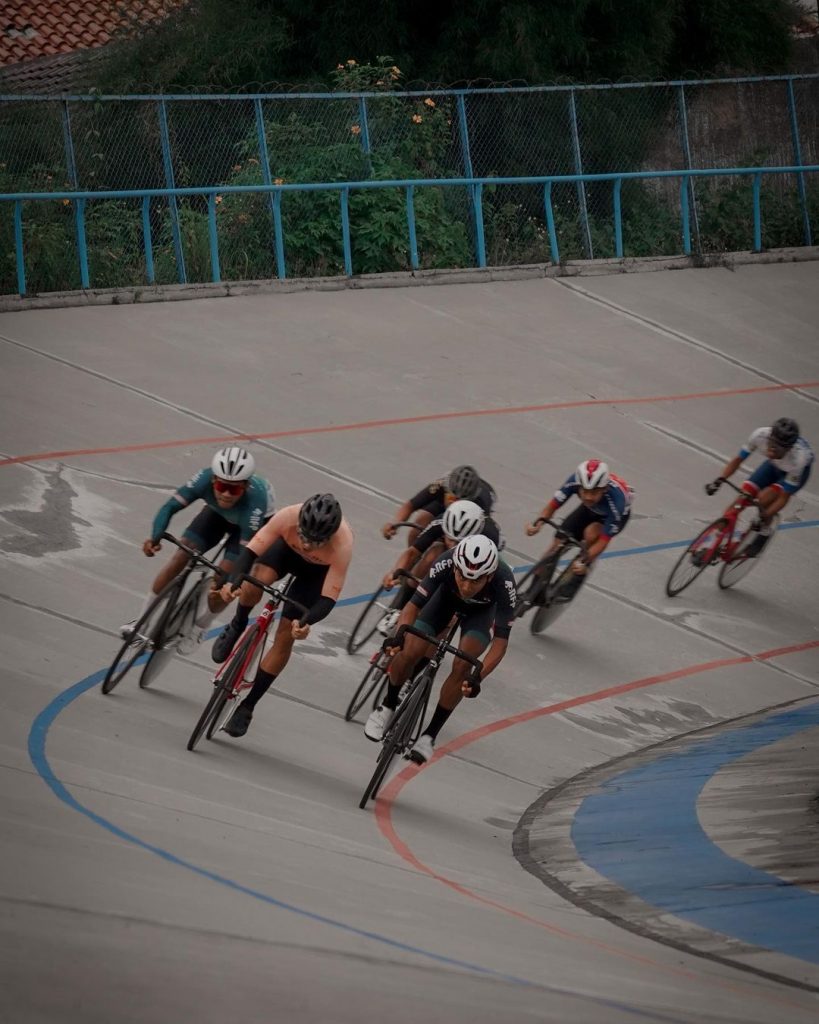 Menjajal Balap Sepeda di Velodrome Cimahi - Where Your Journey Begins