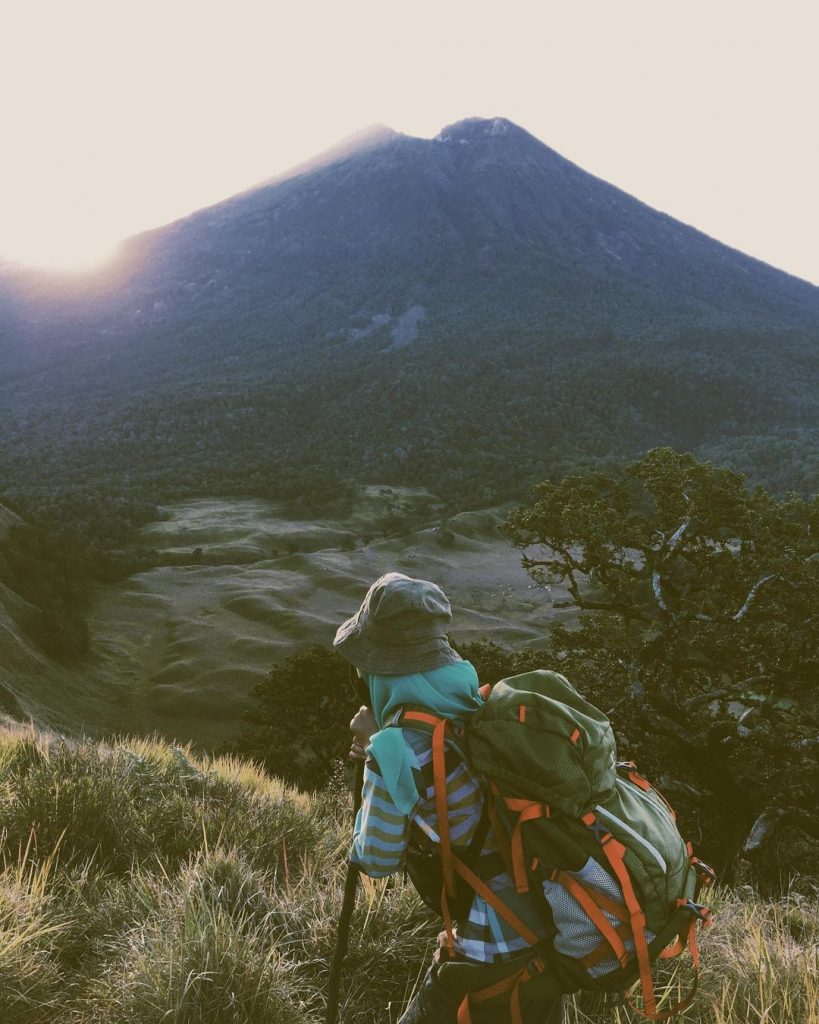 Gunung Kondo di Sembalun Sajikan Indahnya Panorama Rinjani dan Sabana