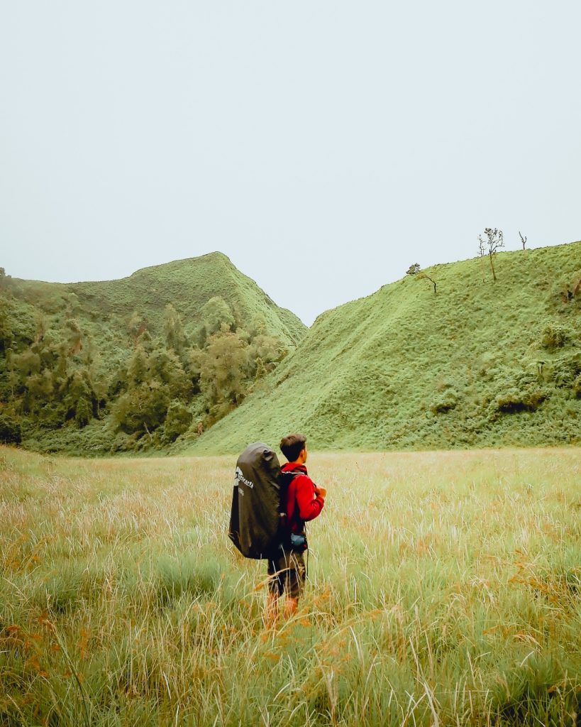 Gunung Kondo di Sembalun Sajikan Indahnya Panorama Rinjani dan Sabana