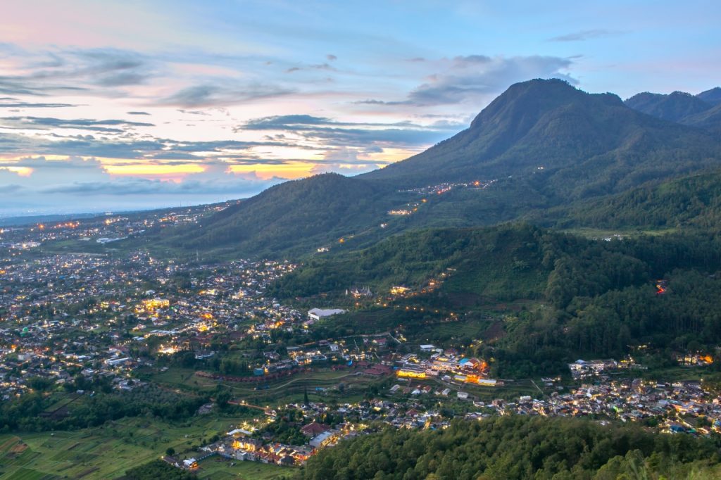 Menggapai Puncak Gunung Panderman via Dukuh Toyomerto
