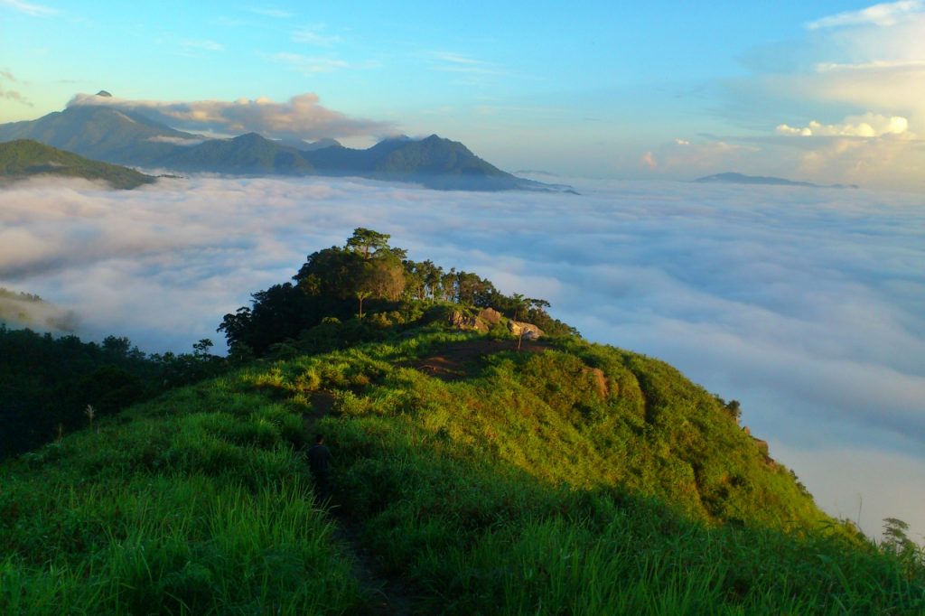 Pemandangan 'Negeri di Atas Awan' dari Bukit Jamur Bengkayang