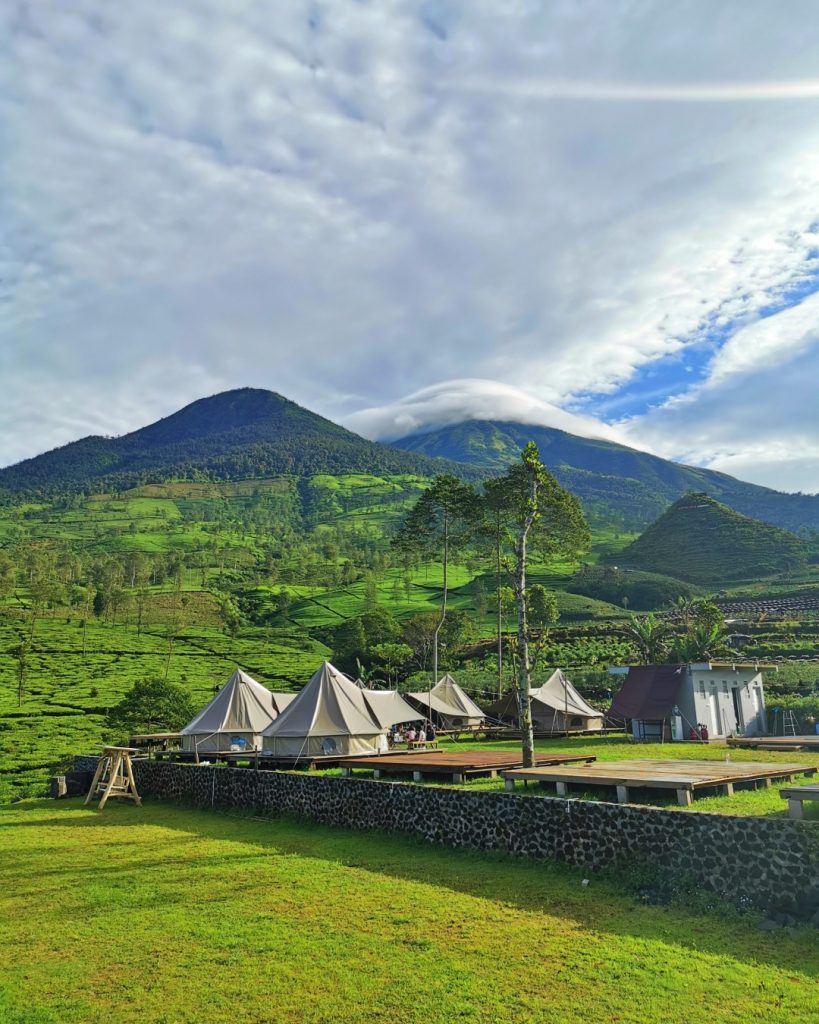 Sikembang Glamping, Berkemah Mewah di Tengah Perkebunan Teh - Where Your Journey Begins