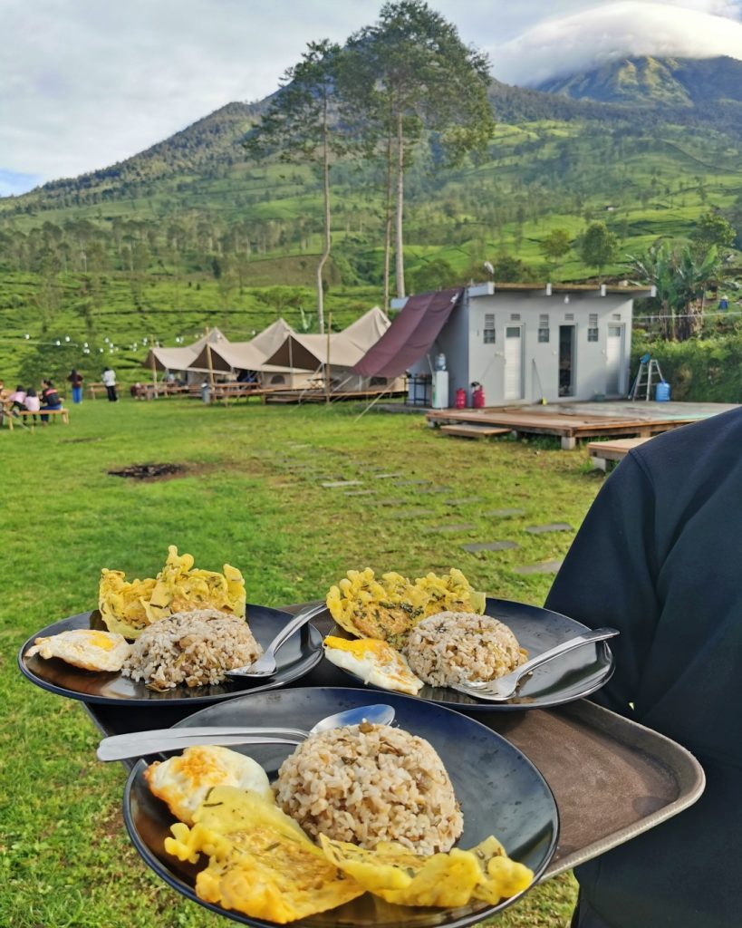 Sikembang Glamping, Berkemah Mewah di Tengah Perkebunan Teh - Where ...