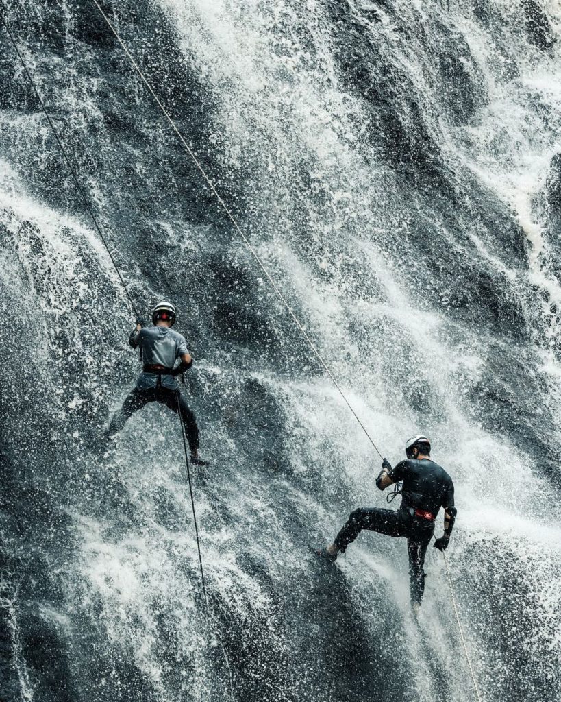 Canyoneering di Curug Cikondang, Tantangan Seru di Bawah Guyuran Air Terjun