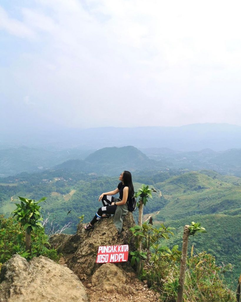 Menikmati Keindahan Gunung Kuta Bogor, Destinasi Ideal bagi Pendaki Pemula