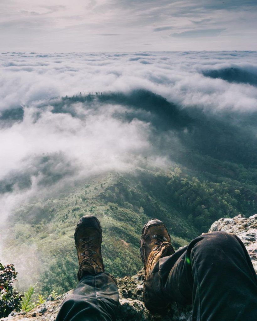 Serunya Jalur Pendakian Gunung Budeg, Pendek tapi Menantang!