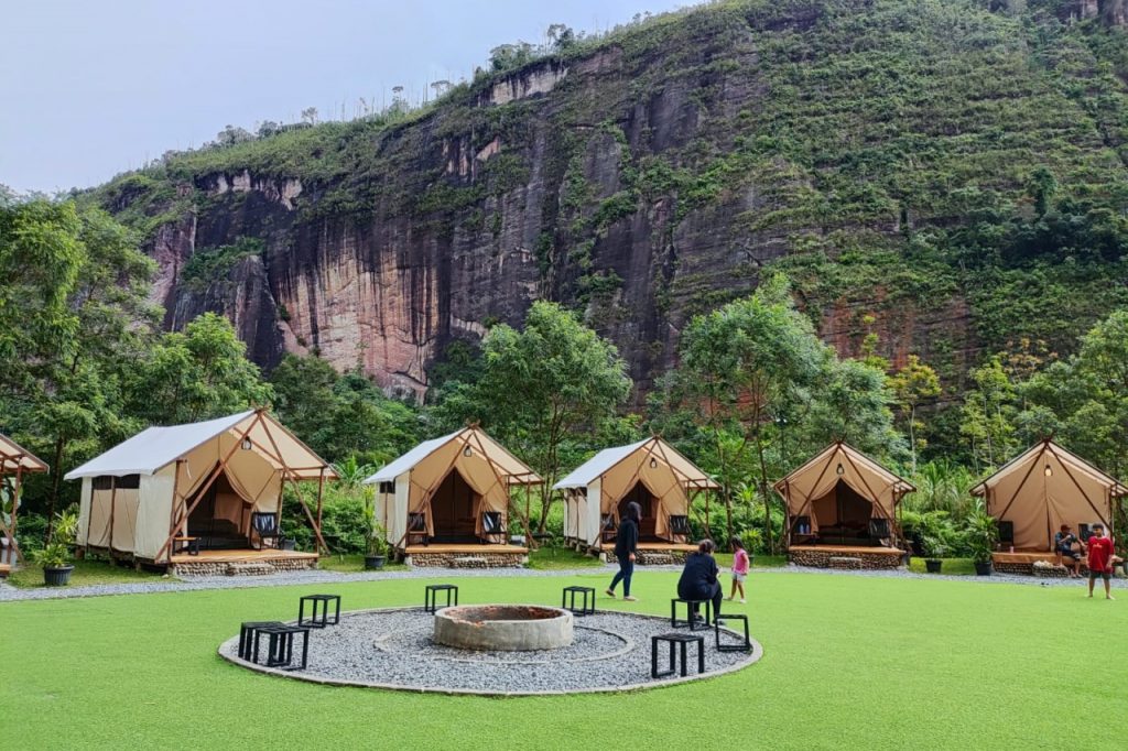 The Edge Harau Glamping, Tenda Mewah dengan Pemandangan Lembah Harau
