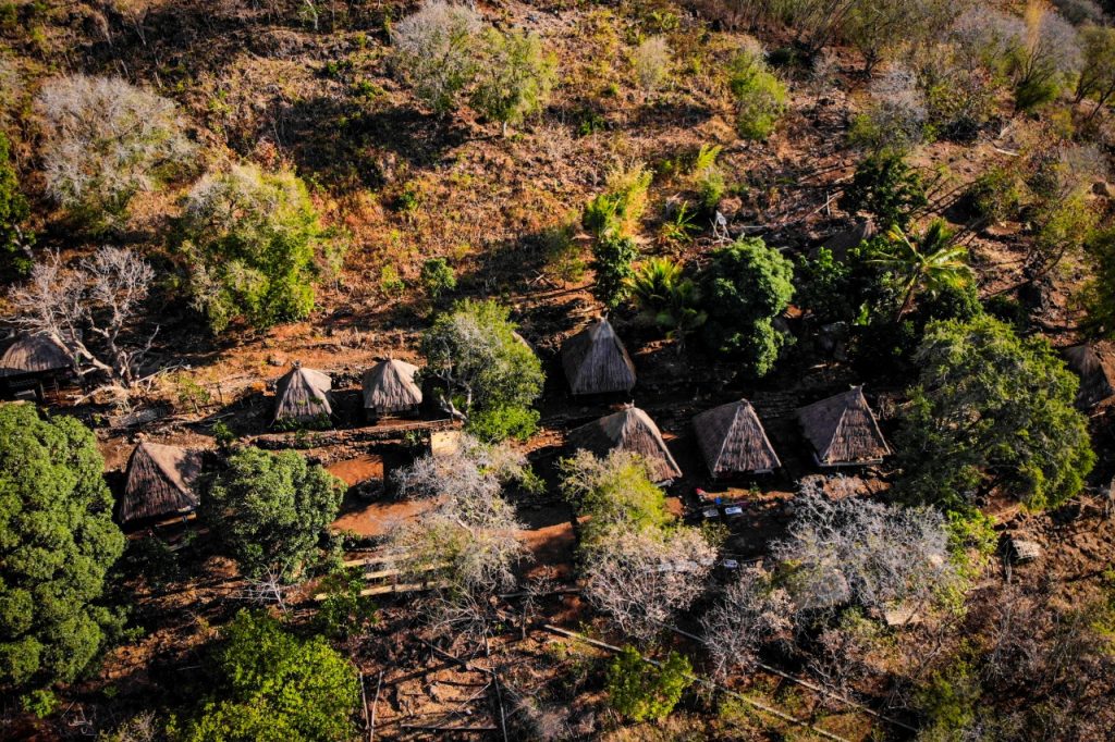 Menelusuri Keindahan dan Kekayaan Budaya di Desa Adat Takpala, Alor