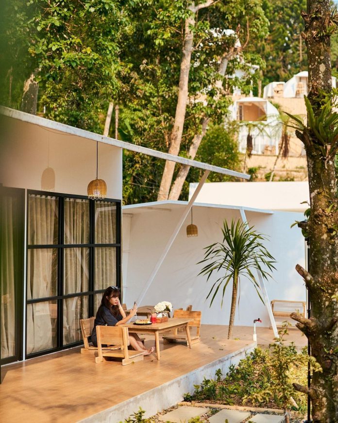 Luxcamp Bukit Damar, Glamping Baru di Puncak dengan Fasilitas Mewah