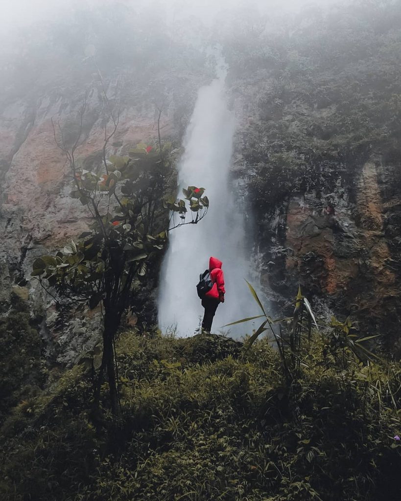 Trekking Singkat ke Curug Ngebul, Keindahan Tersembunyi di Cianjur