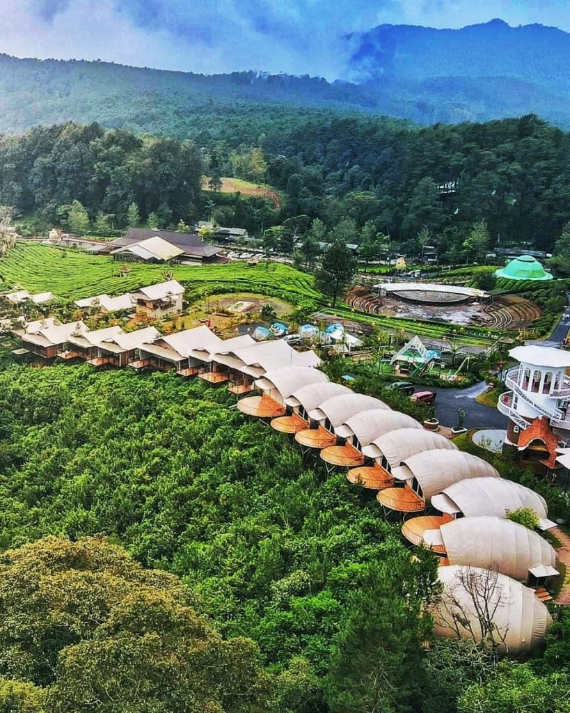 Glamping Unik di Subang, Ada Tenda Siput sampai Rumah ala Hobbit!