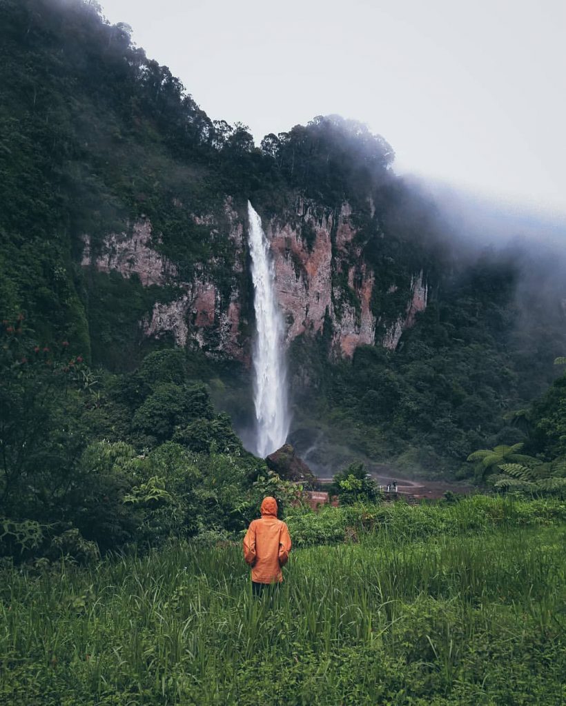 Trekking Singkat ke Curug Ngebul, Keindahan Tersembunyi di Cianjur