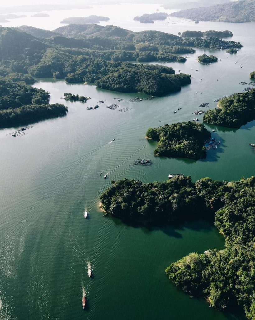 Keindahan Bukit Matang Kaladan, Destinasi Mirip Raja Ampat di ...